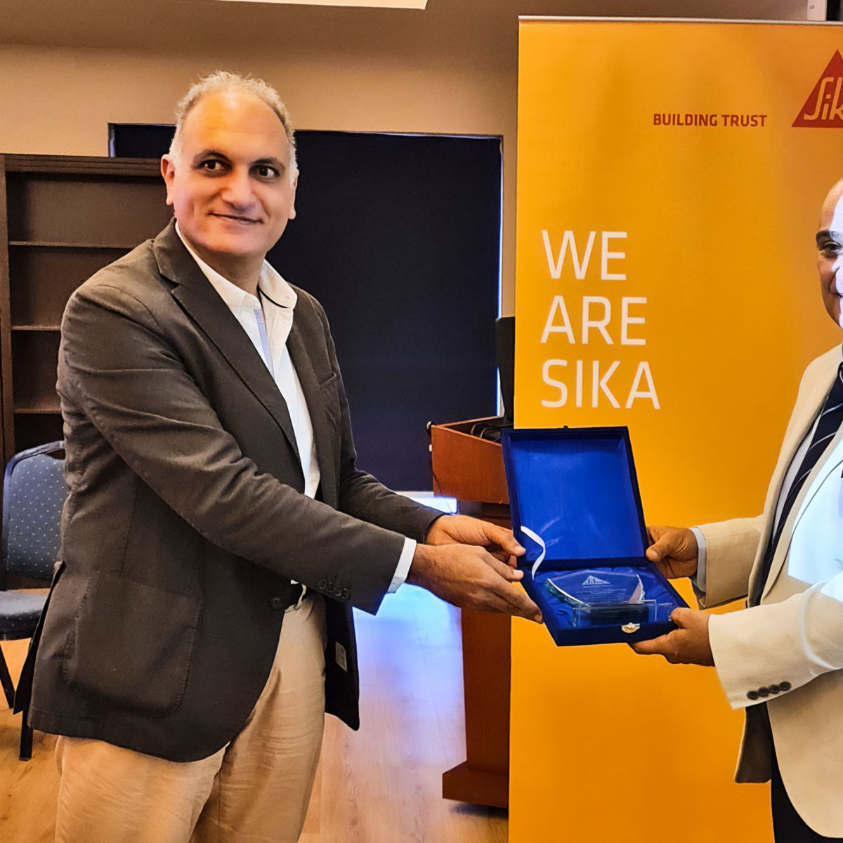 Sika-egypt-auc-dark-in-glow-concrete-سيكا-مصر-الجامعة-الأمريكية-الخرسانة-تكريم