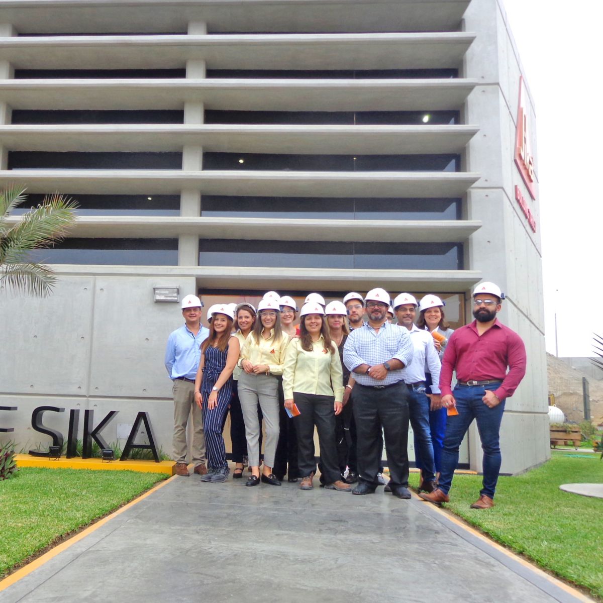 Trabaja con nosotros