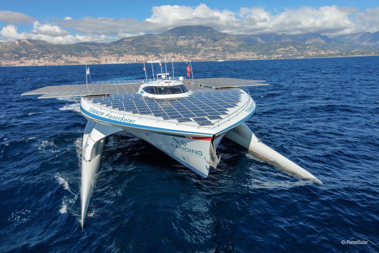 Catamarán con energía solar