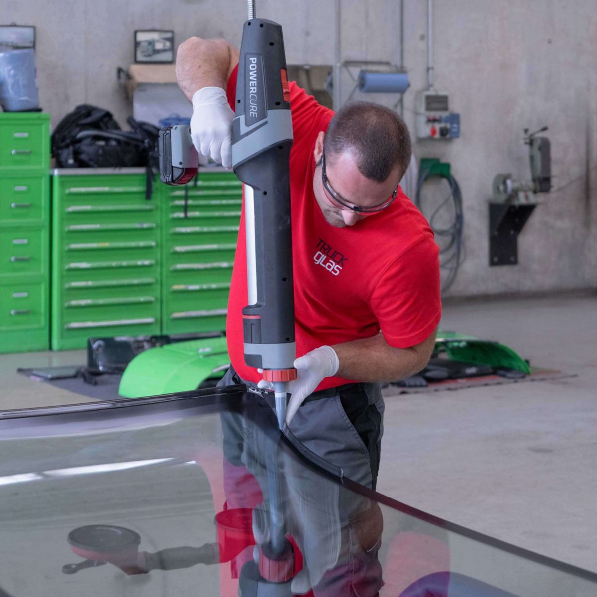 Truck Glas – Faster Windshield Replacement for Bus and Truck | Sika
