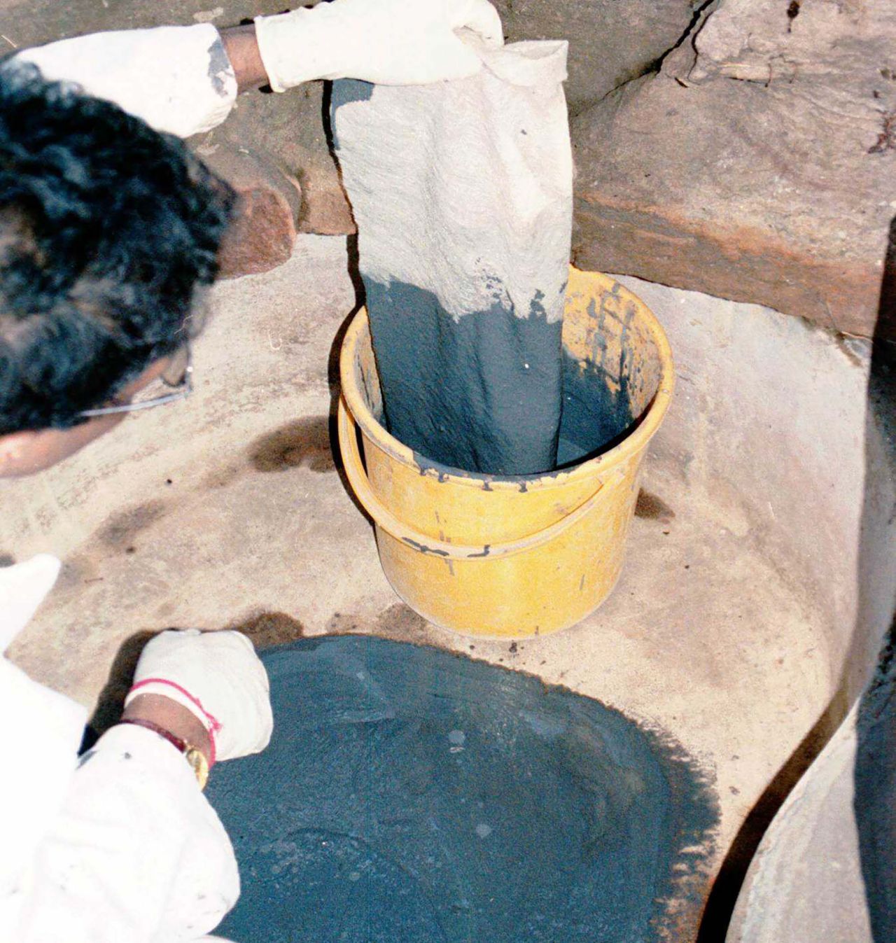 How to Waterproof a Pond