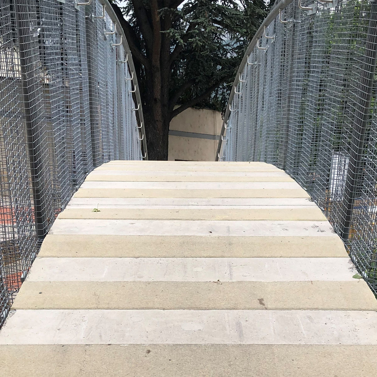 RE:crete Betonbrücke für Fussgänger