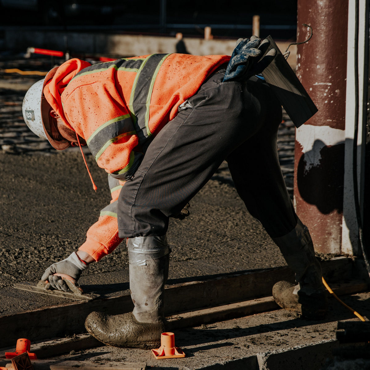 Pengeras Beton: Pengertian, Cara Kerja, dan Manfaatnya